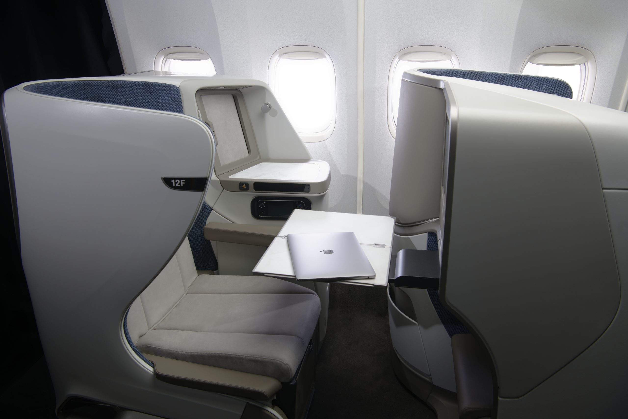 SYMPHONY® BUSINESS CLASS SEAT - STELIA Aerospace