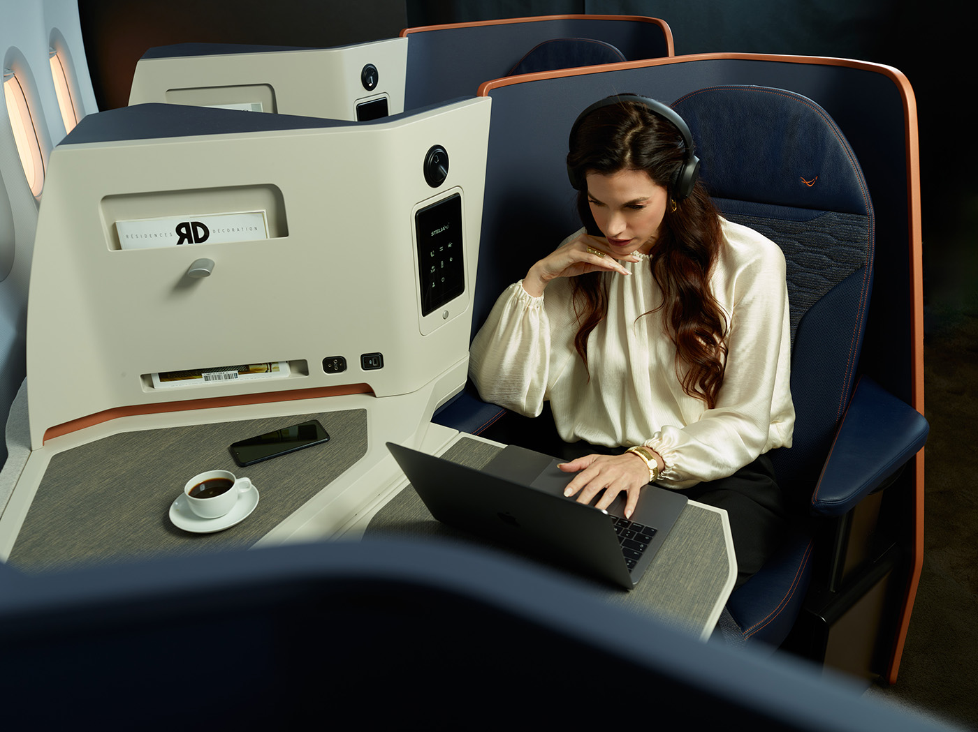 OPERA® SA | Single-aisle Business Class seat – STELIA